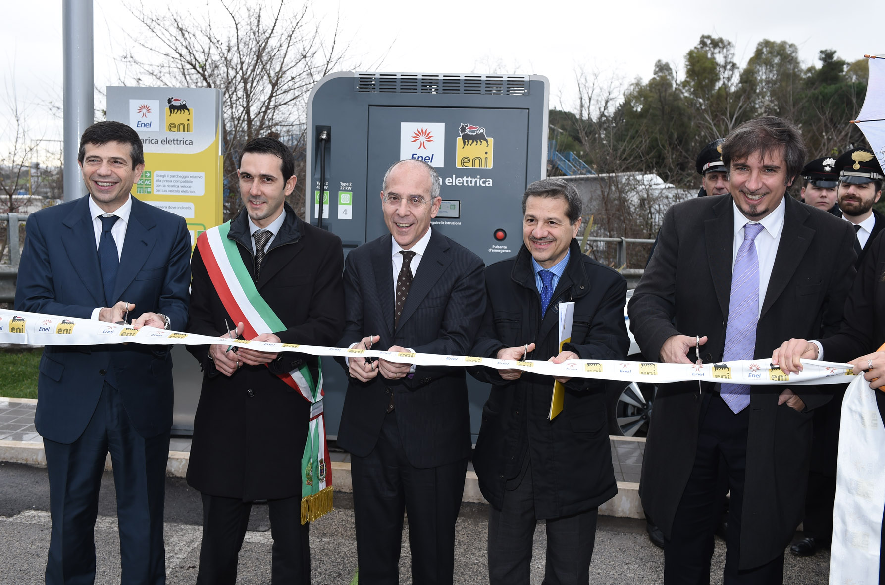 Correnti | auto elettrica, arriva il distributore di corrente. (con ...